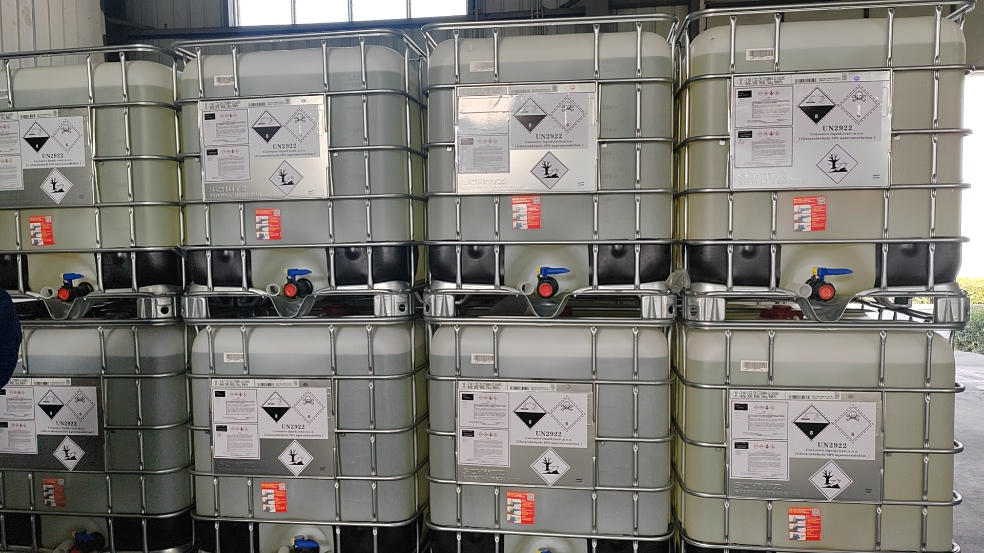 Glutaraldehyde sterilizing agent